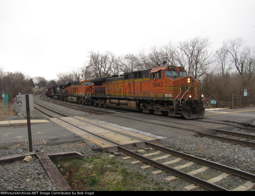 BNSF 5643 and 6797